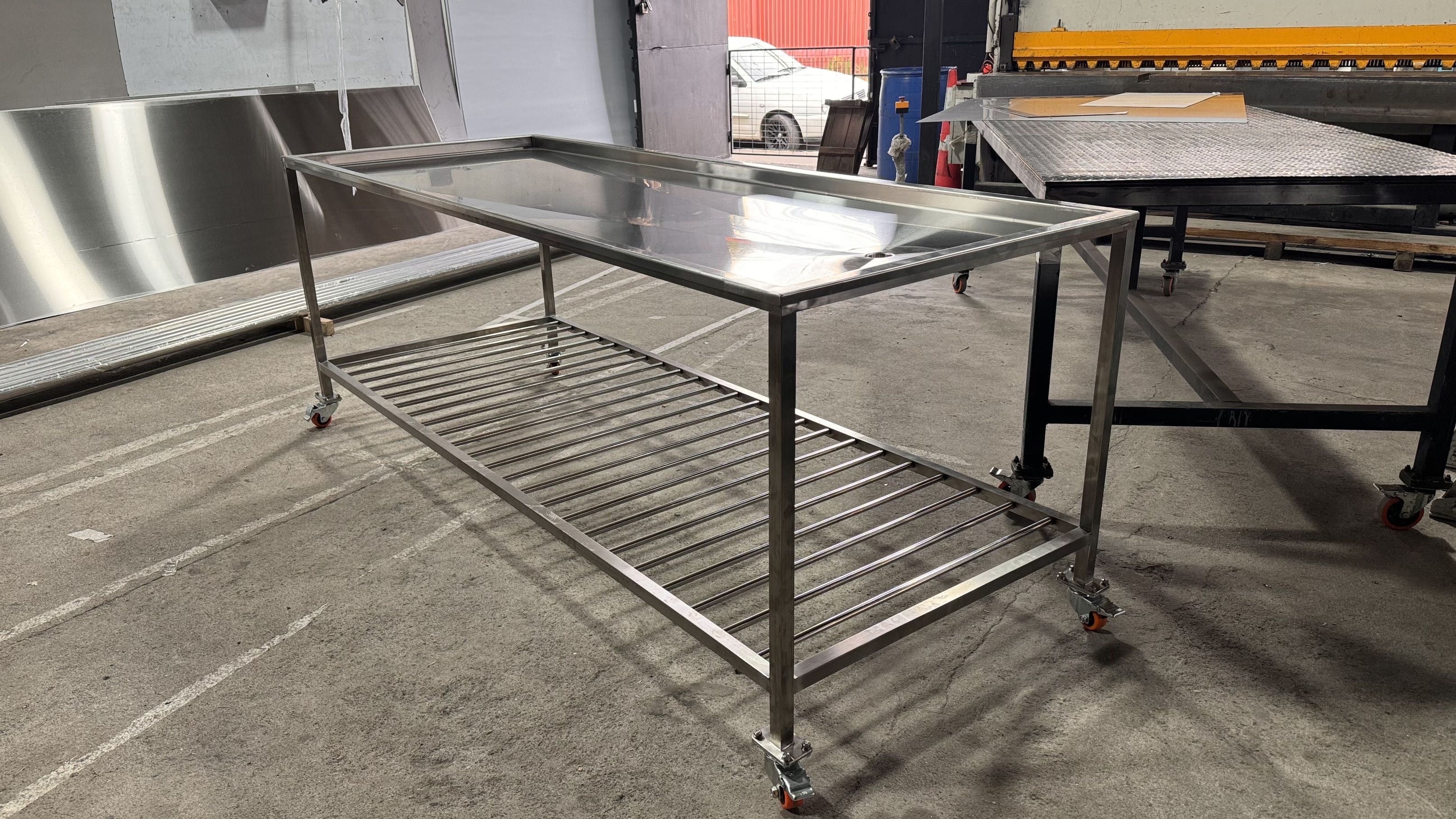 MESÓN CON DESAGÜE - Inoxline